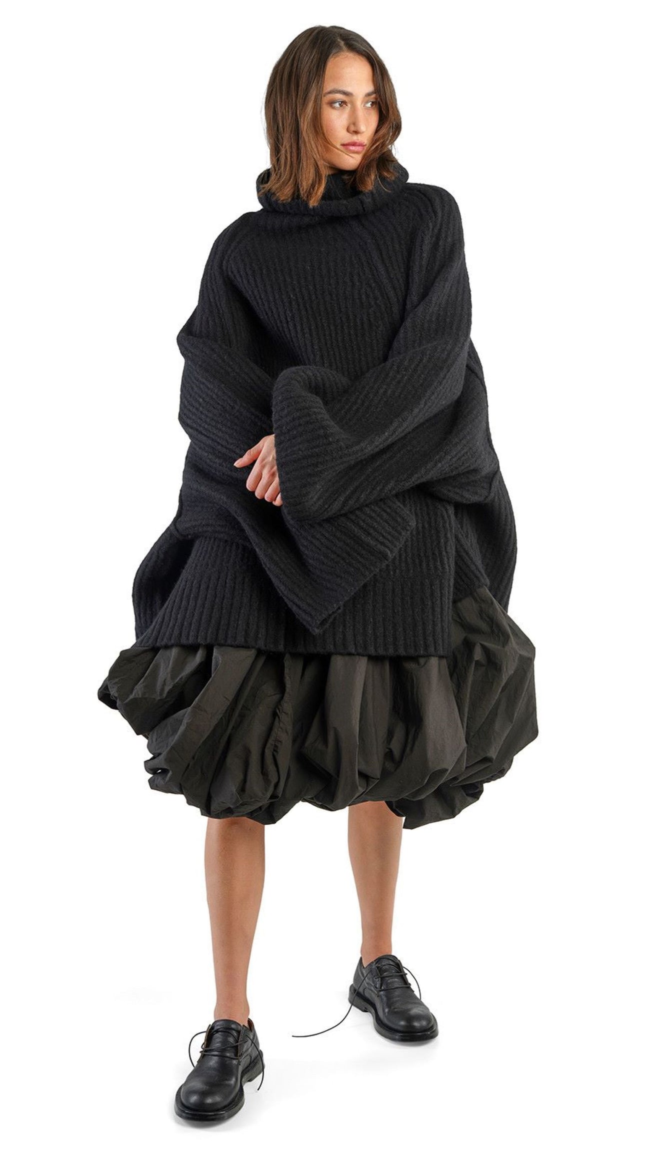 Studio Rundholz Damenmode – Avantgarde in allen Linien | Luxury Loft